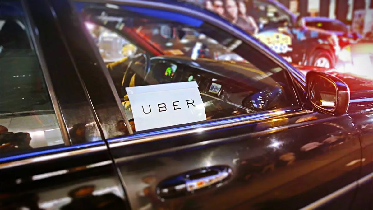 Uber ще деактивира водачи с ниски средни оценки, точно както правят за шофьори 9828_1