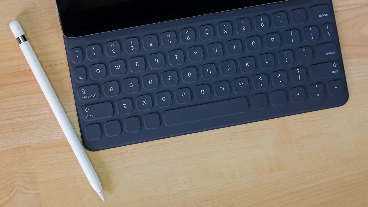Hərəkətdə yazmaq üçün ən yaxşı iPad Bluetooth klaviatura qutuları 9868_1