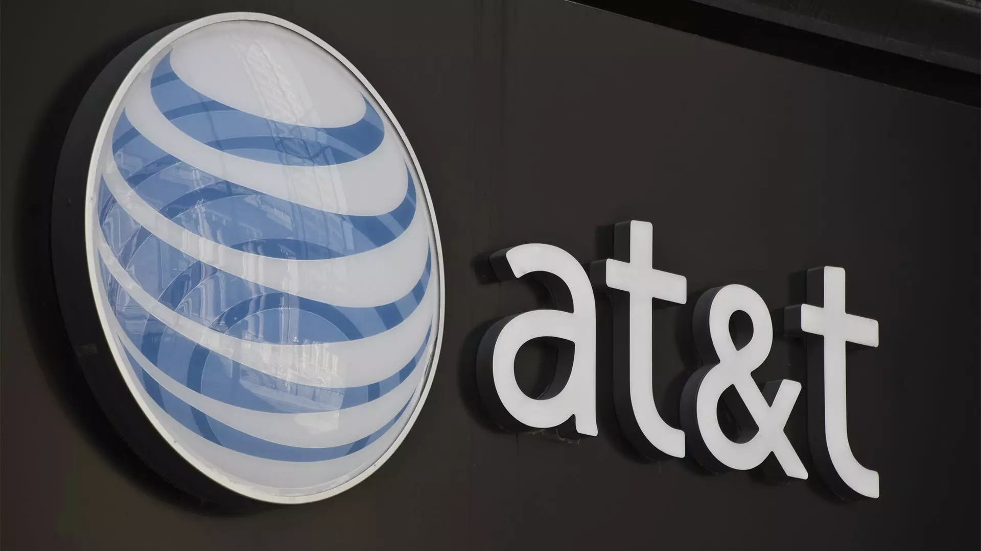 AT&T gati trefishon një tarifë në faturën tuaj për të nxjerrë qindra miliona nga klientët