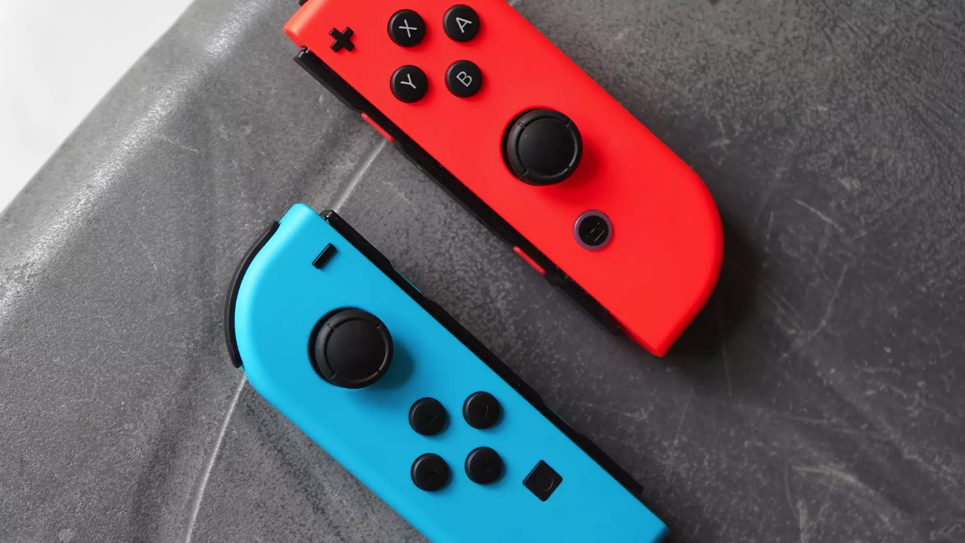 Ahoana ny fomba hanamboaranao maimaim-poana ny Nintendo Switch Joy-Cons