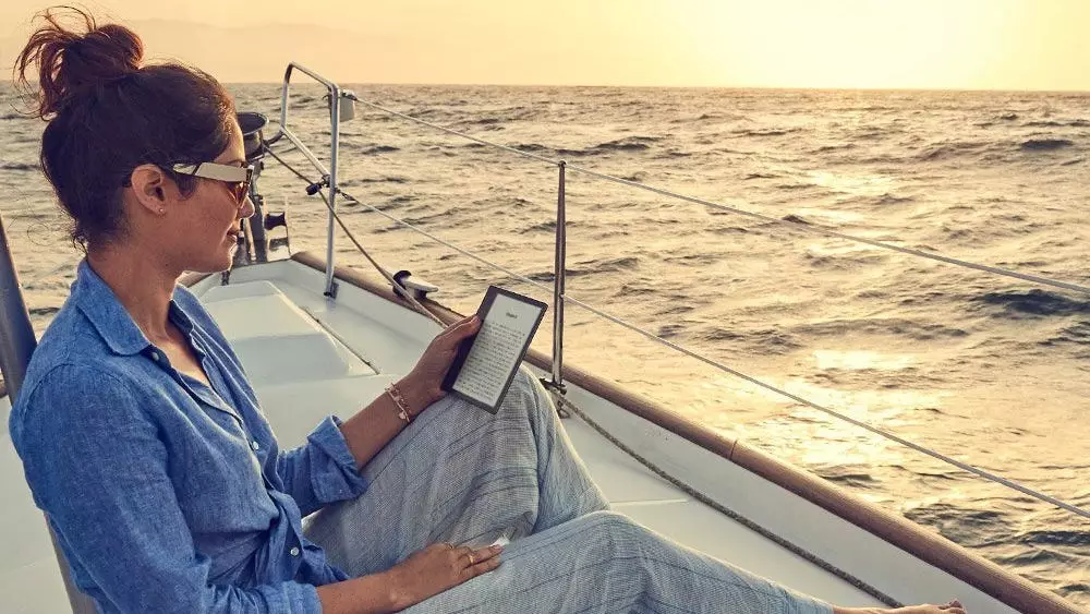Kindle Oasis: divus gadus vēlāk, joprojām ir labākais e-lasītājs