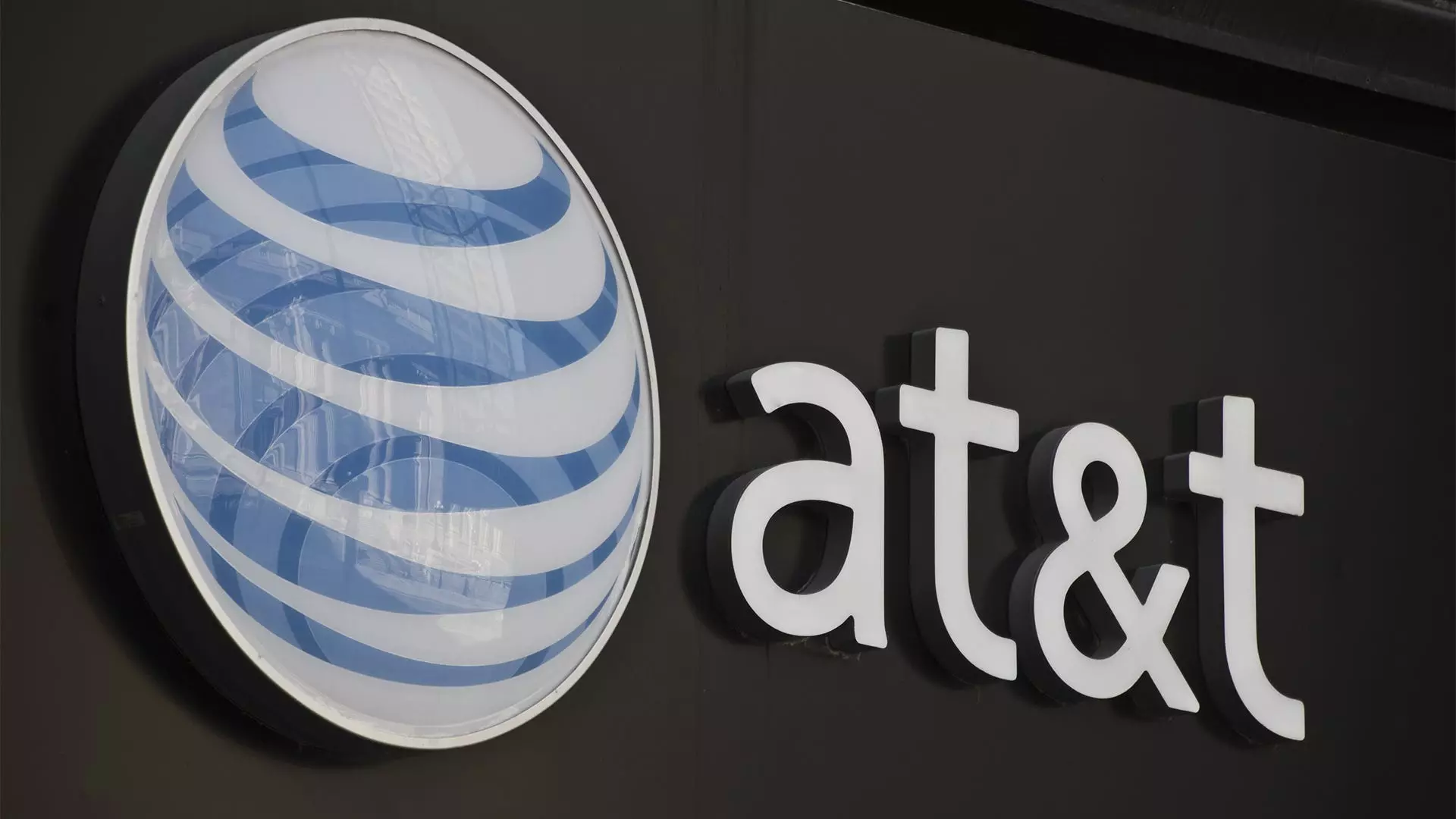 O novo servizo de televisión de 15 dólares ao mes de AT&T comezará como un complemento para novos plans sen fíos ilimitados